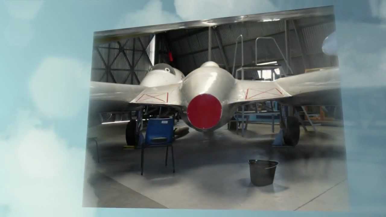 De Havilland Vampire FB5 SAAF 208 - YouTube