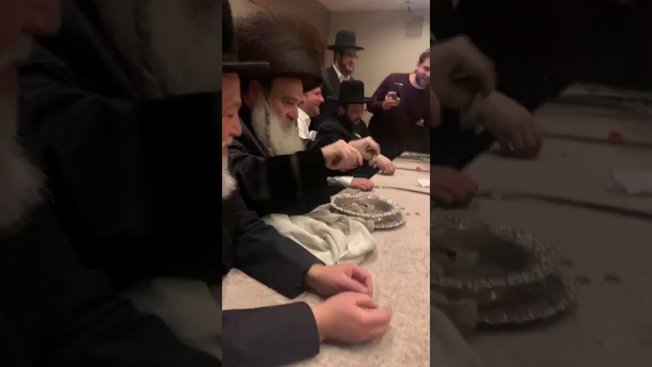Kroli Rebbe Giving Out Chanukah Gelt - chanukah 5780 - YouTube