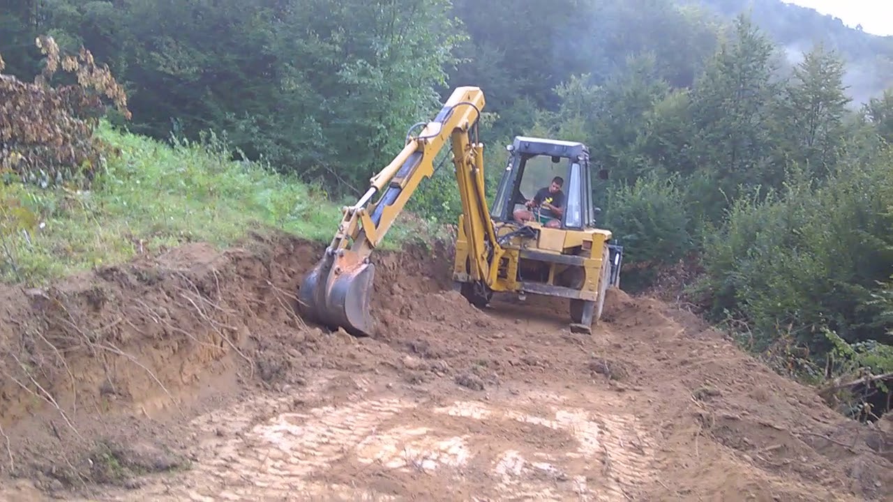 Case 580f 4x4 Miroslav - YouTube