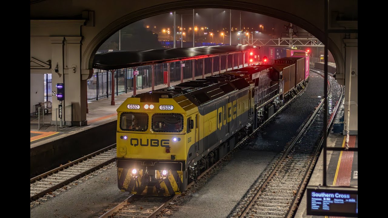 Fully loaded 9173 Ultima Hay train through a wet evening at Ballarat- 8 ...