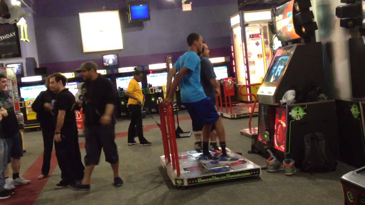 Dance Dance Revolution Arcade Game - YouTube