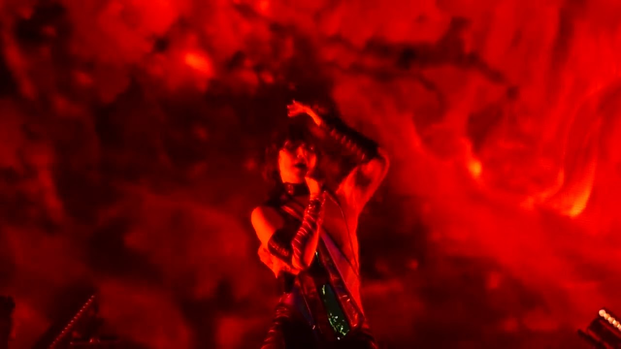 Yeah Yeah Yeahs - Burning - Live at Primavera Sound 2022 - YouTube