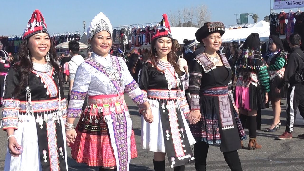 Day 3 so many people tossing ball - Hmong Fresno New Year 2020 - YouTube