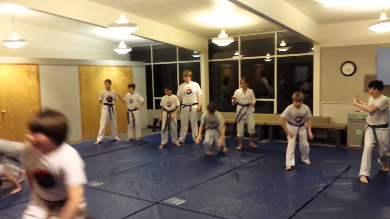 Judo Shoulder rolls - YouTube