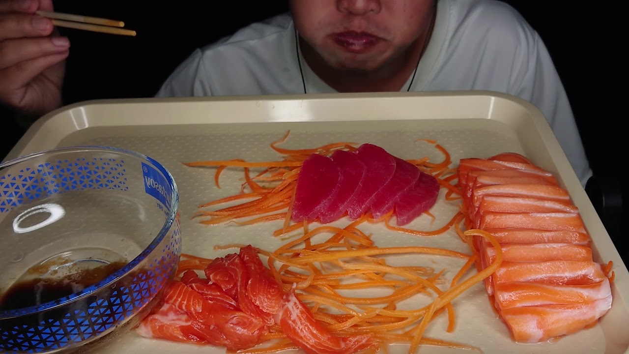 Test clip eating sashimi. Eat raw sashimi and wasabi fish in the middle ...