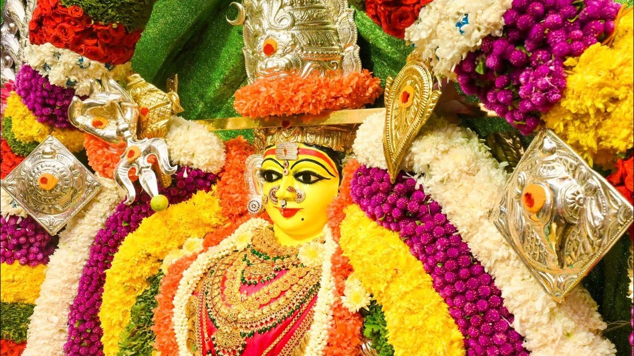 sri bandi Mahakali ammanavara temple ge baruva baktharige e video - YouTube
