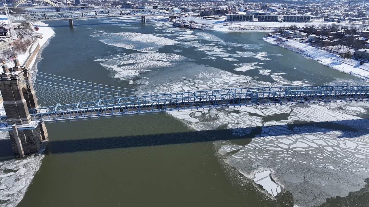 Ice forming in Ohio River amid extreme cold in Cincinnati - YouTube