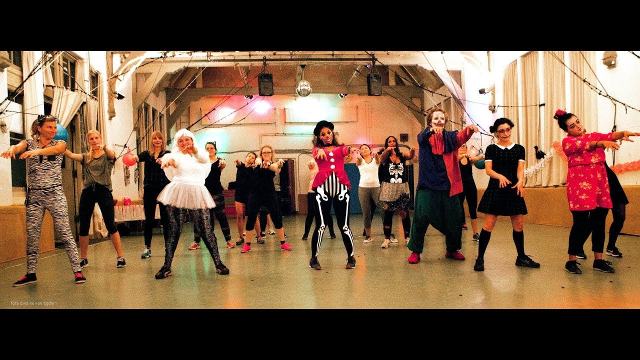 Thriller | Zombie Zumba | Halloween 2017 - YouTube