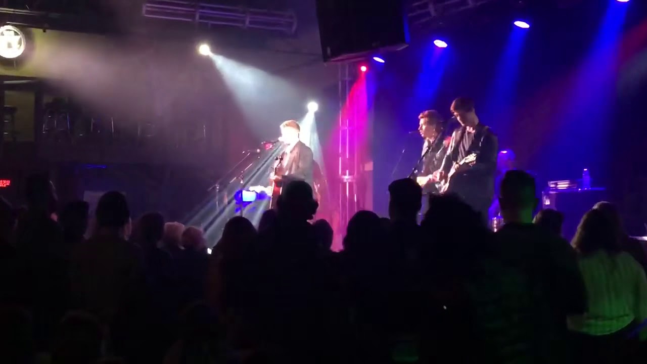 Levi Hummon - ‘I Still Do’ at EP Release Party - YouTube