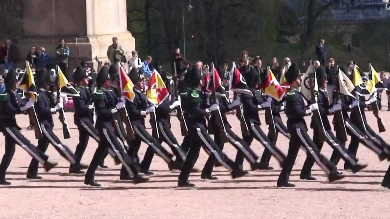 Norwegian Royal guards performance - YouTube