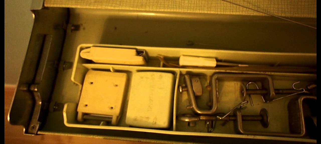 BROTHER KH551 4 BUTTON 4 5mm GUAGE WOOL KNITTING MACHINE - YouTube