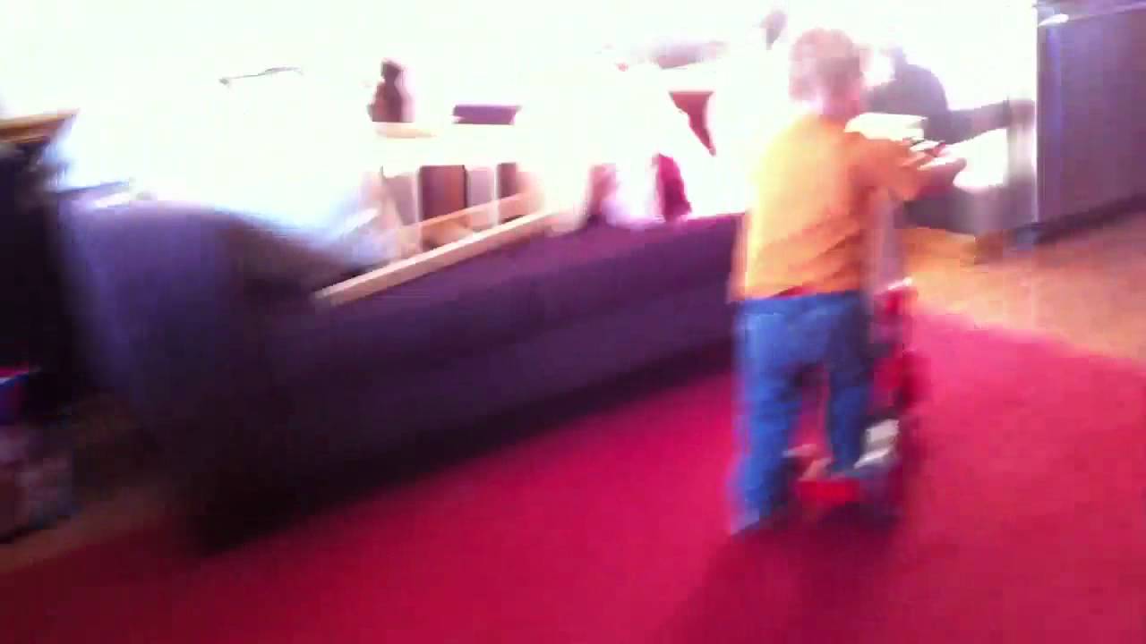 Goofy foot scooter - YouTube