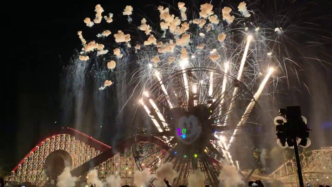 2020 New Year’s Eve Fireworks at Disney’s California Adventure - YouTube