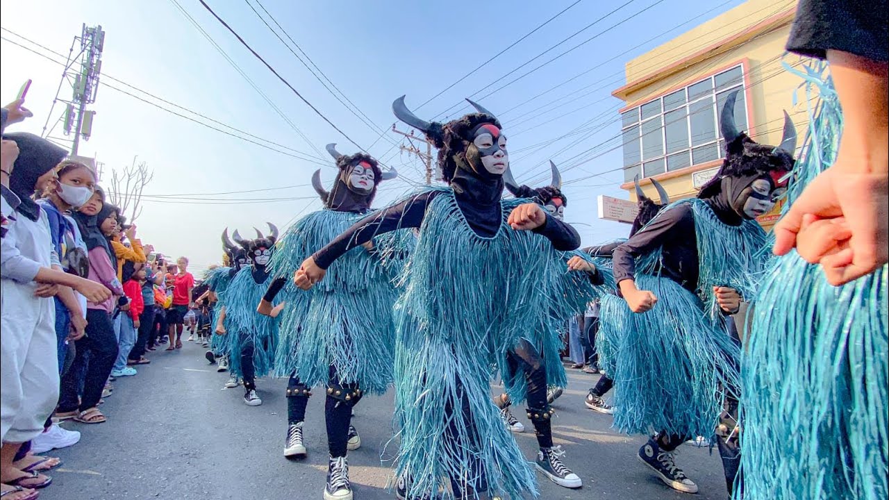FLASH MOB TARI MASSAL KEBO KINUL VIRAL PEMBUKAAAN CFD KARTASURA 343 ...
