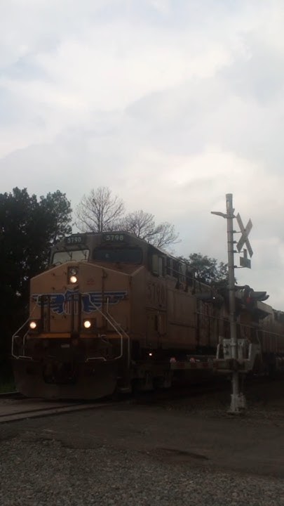 Rock Train/DPU!!! UP #5798 leads a slow EB UP R-MVOPQ out of Alexandria, Louisiana!!! - YouTube