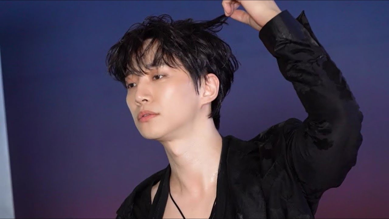[ENG SUB] 2PM MUST Making (Jacket Shooting) | Lee Junho (이준호) cut - YouTube