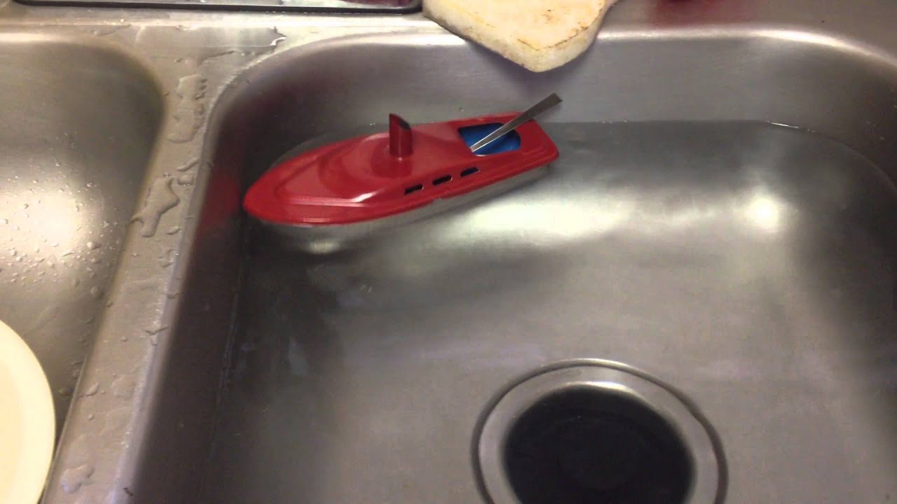 Seamus' putt putt steam-powered boat - YouTube