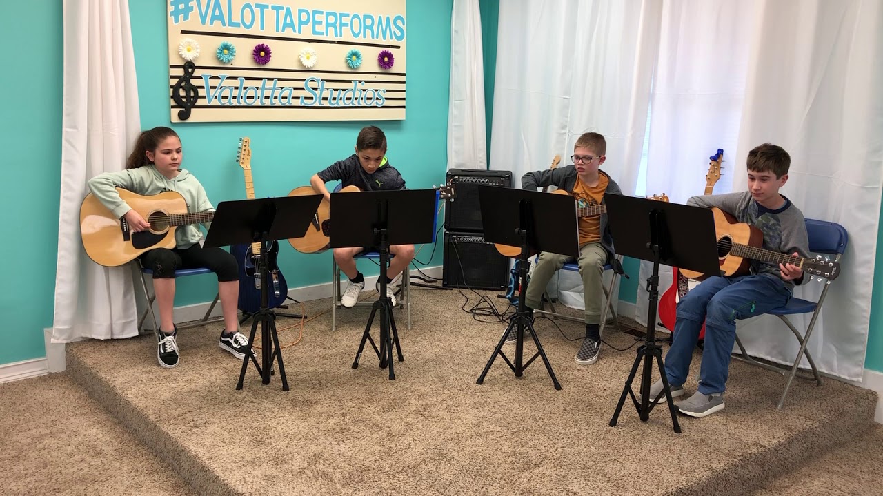 Valotta Studios Guitar Ensemble rehearses "Spring" - YouTube