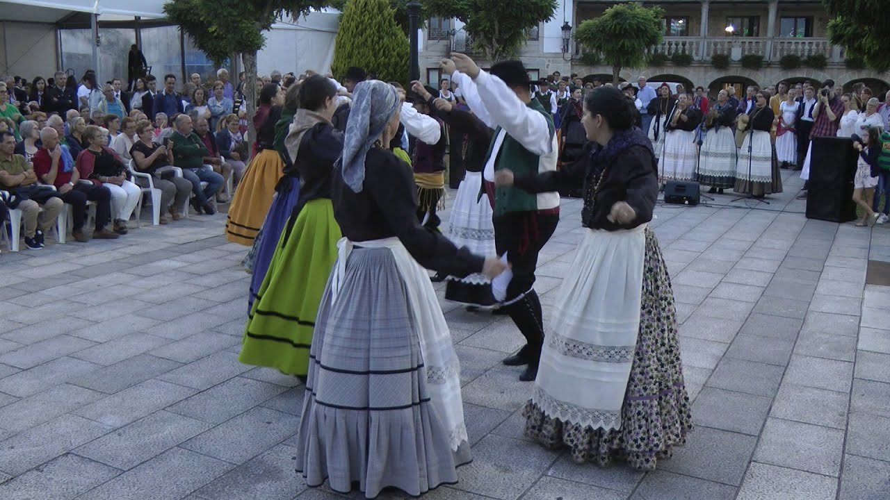 Galician folk dance: Xota de Lira & Pasodobre de Loutoño - YouTube
