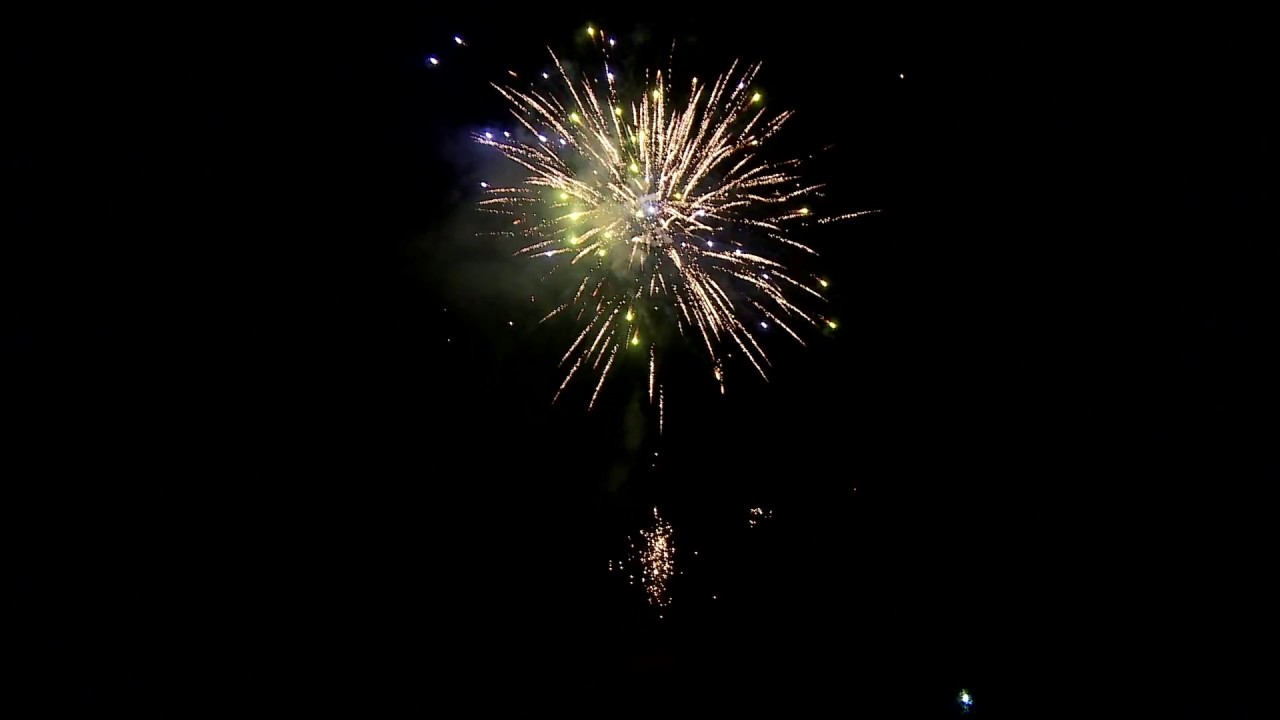 Titan (Stinger Brand Fireworks) - YouTube