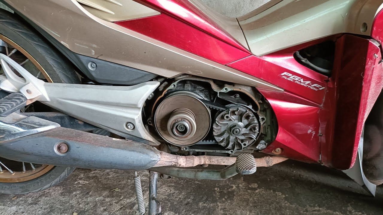 วิธีเปลี่ยนสายพาน honda wave 110 i automatic - YouTube