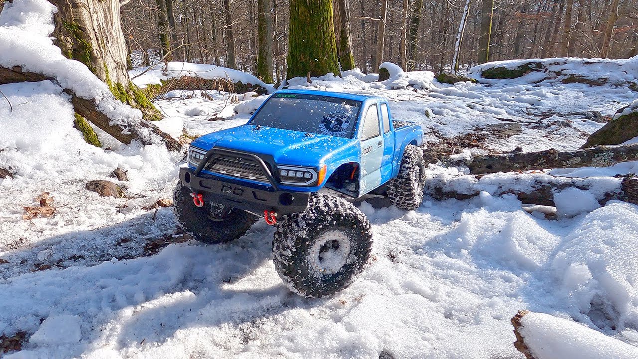 AXIAL BASE CAMP ON A RUSH! (SCX10 III) - YouTube