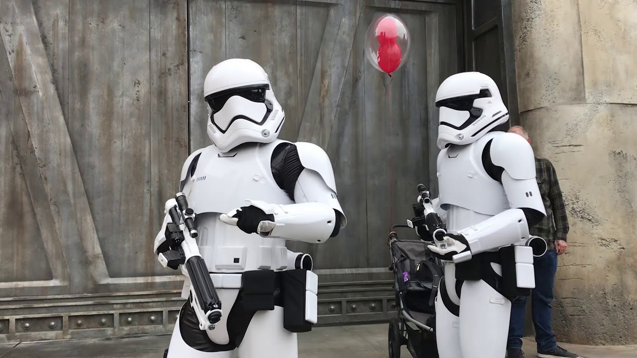 The Stormtroopers Of Galaxy's Edge - YouTube