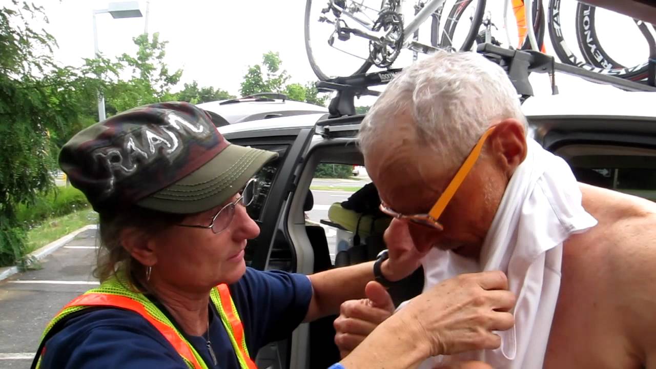 Dex Tooke RAAM 2011 Dex Dresses for the Finish.MOV - YouTube