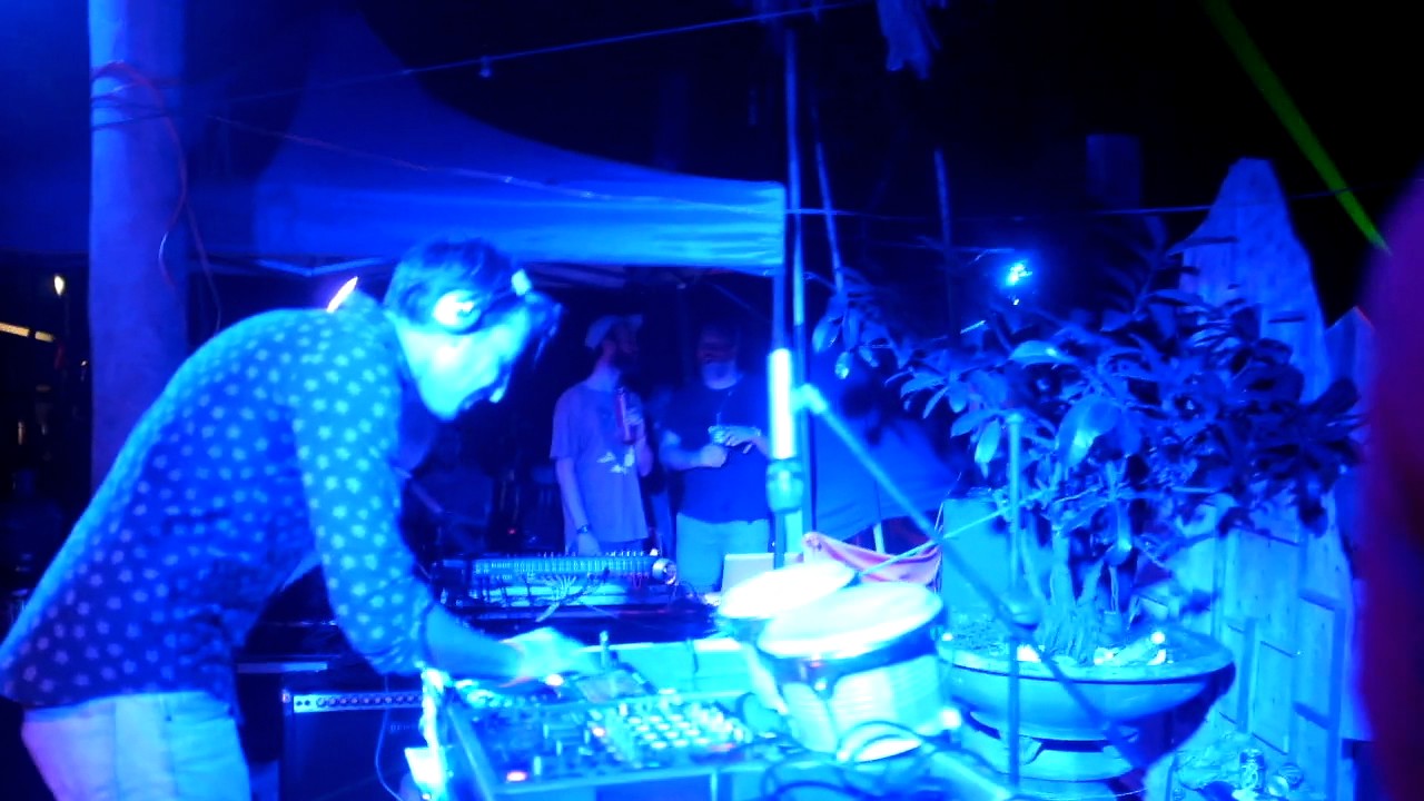 Cabaret Maxim at Quest Festival 2016 - Brazil and Coma - YouTube