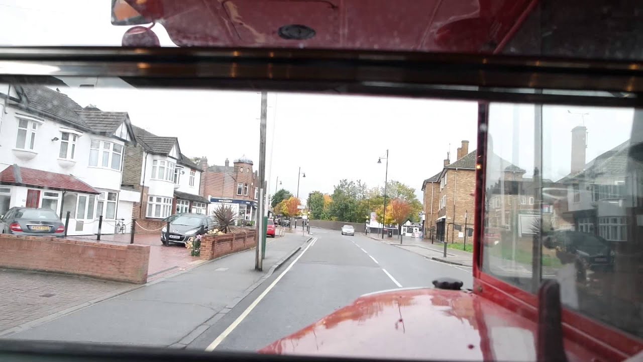 (Preserved) London Bus Company AEC Regent III LLU732 RT3933 - YouTube