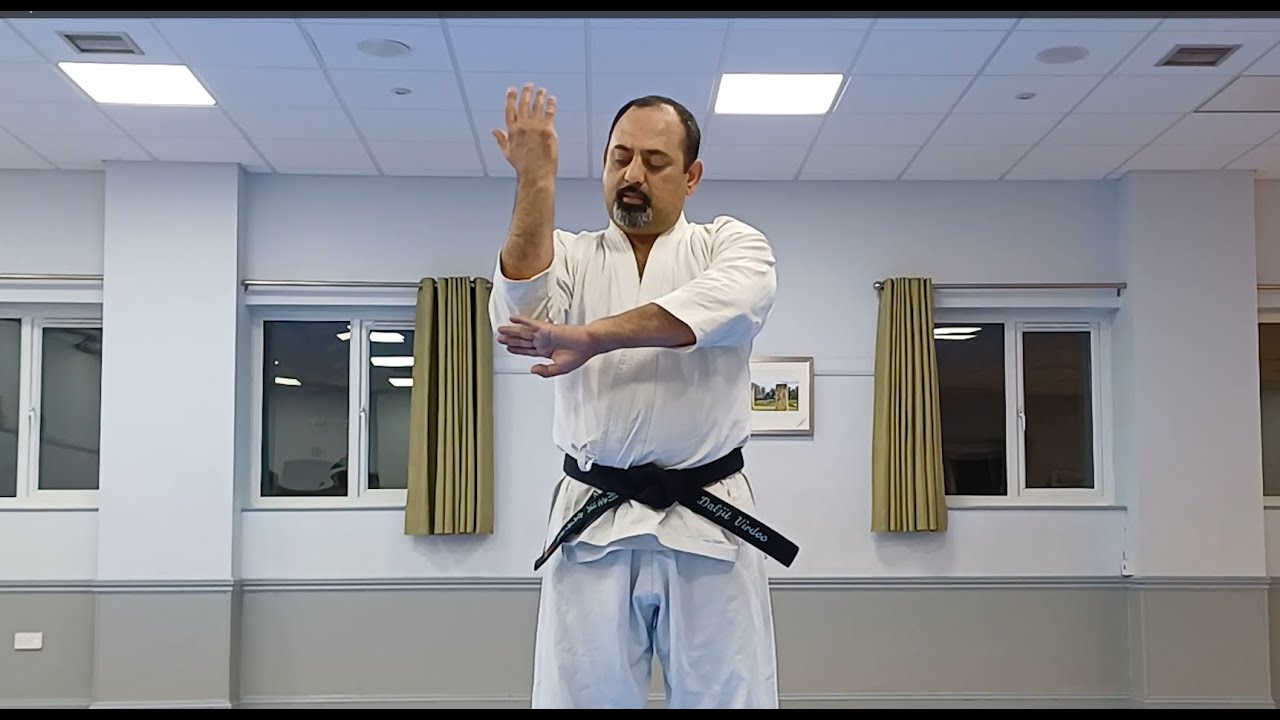 Details on mawashi uke ("the wheel block")... - YouTube