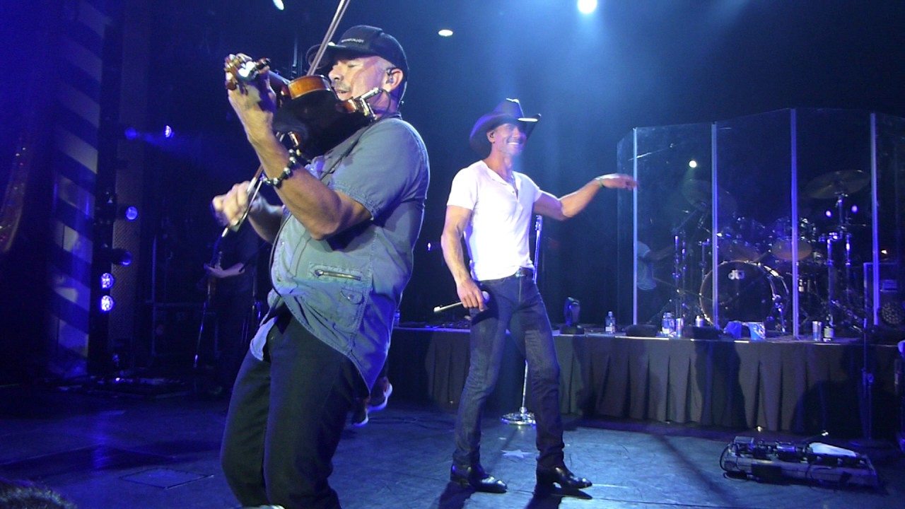 Tim McGraw Carnival Live - Indian Outlaw Clip - YouTube