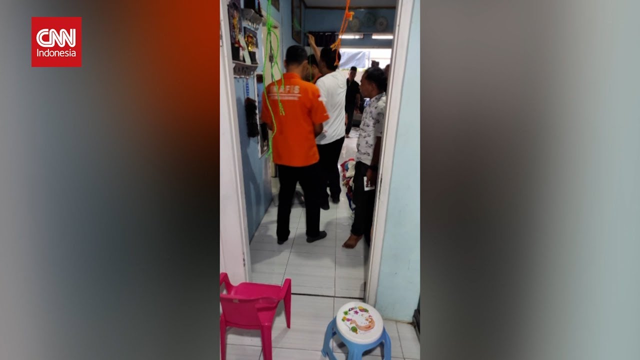 Ibu Anak di Karawang Timur Ditemukan Tewas Gantung Diri - YouTube