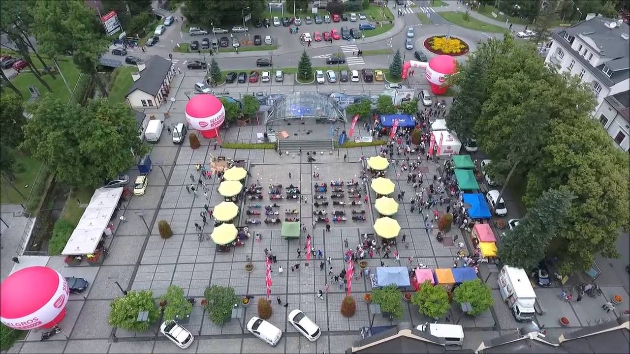 USTROŃ RYNEK HD - ŚWIĘTO BARANINY 2016, widziane z drona - YouTube