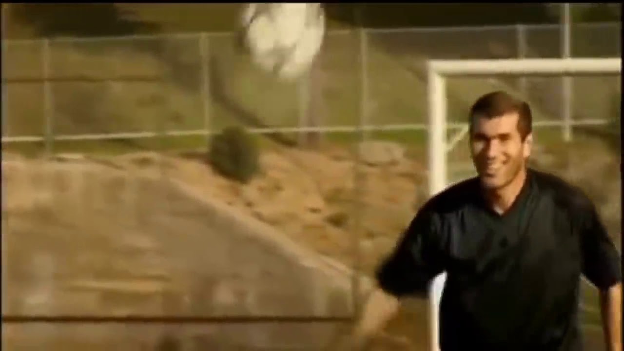 Zinedine Zidane Still Has the Skills Training with Real madrid Players ...