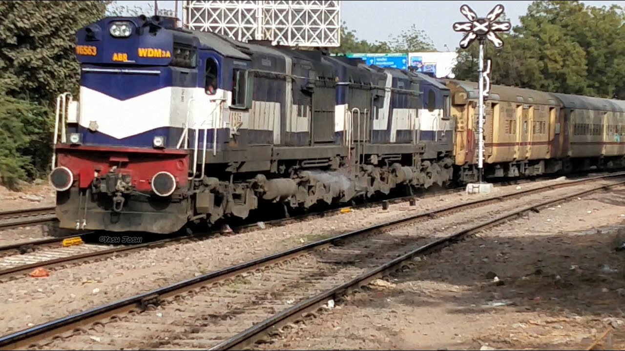 Double Diesel Engines ABR WDM3A with 04887 Rishikesh - Barmer Express ...