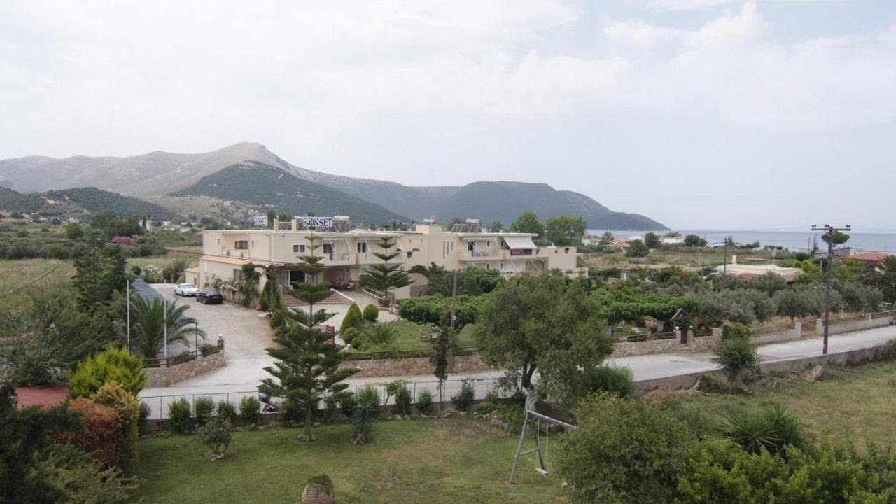 Aparthotel Sunset Studios, Nea Stira, Greece - YouTube