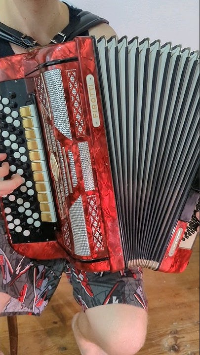 баян пятирядный Firotti Eroica четырёхголосый. продажа. ссылка в комментариях - YouTube