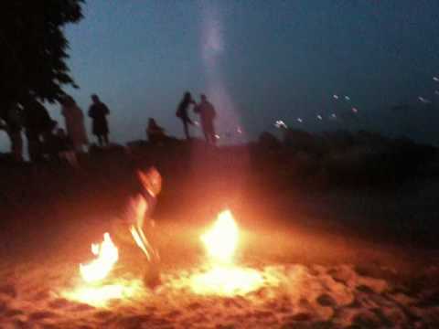 Ildshow til Sankt Hans 2010 ved Charlottenlund Strandpark (3/3) - YouTube