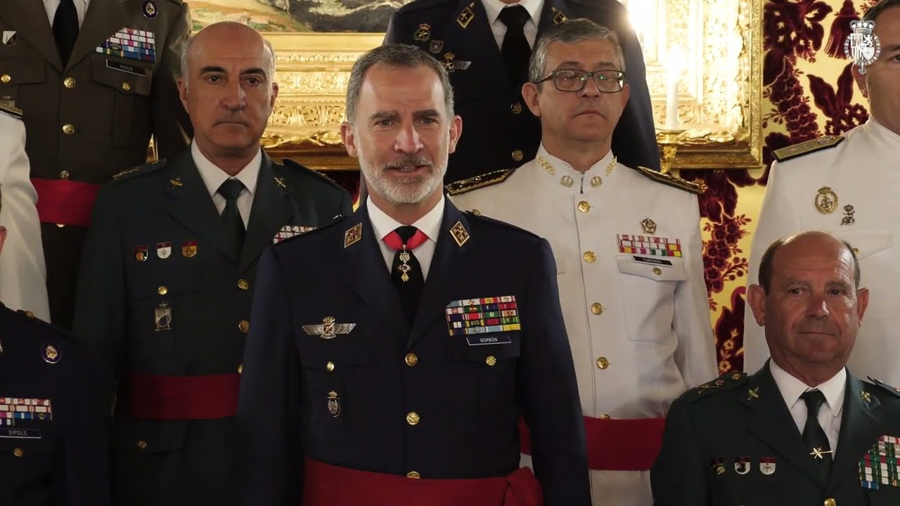 S.M. el Rey recibe en audiencia militar a un grupo de generales de ...