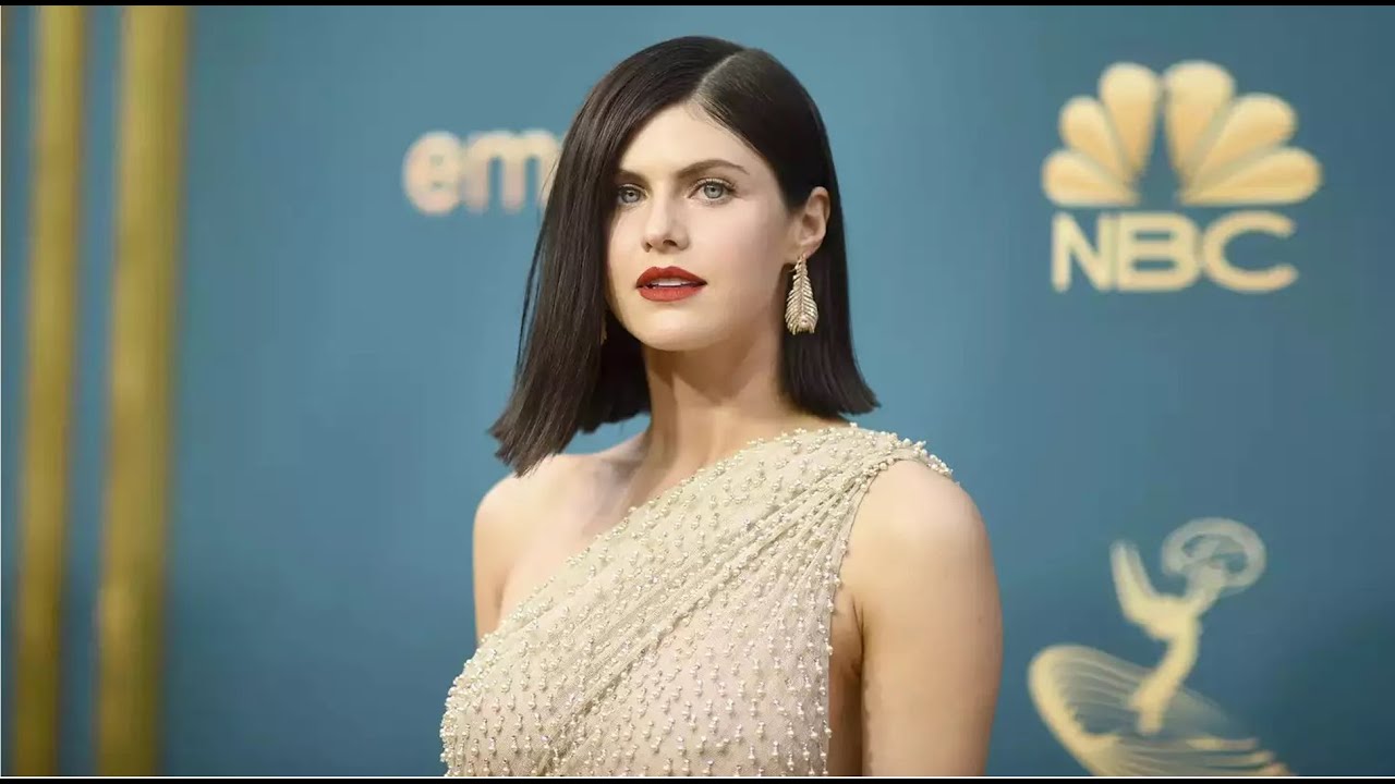 Alexandra Daddario’s Mom Hilariously Shades Her Outfit for Dinner: ‘Too ...