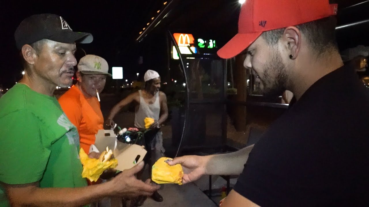 DR CRAVINGS ! FREE HAMBURGERS! HELPING -FIRST VLOG - YouTube