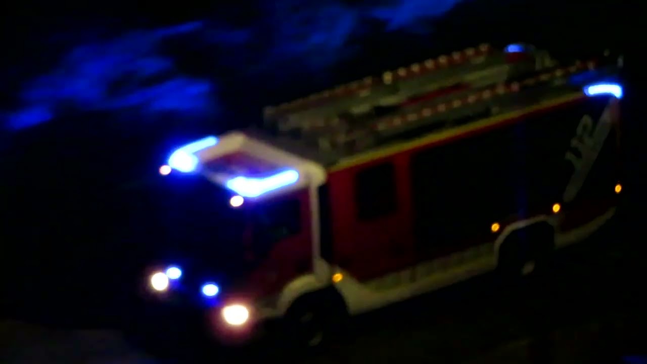 German Fire Department´s Fire Service at night (5) / Feuerwehreinsatz ...