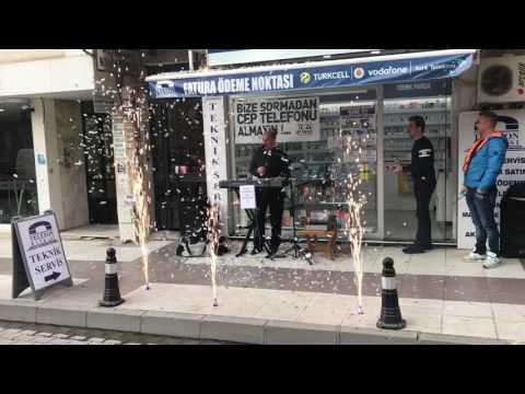 Ünlü piyanist şantör Ozan Balta !!