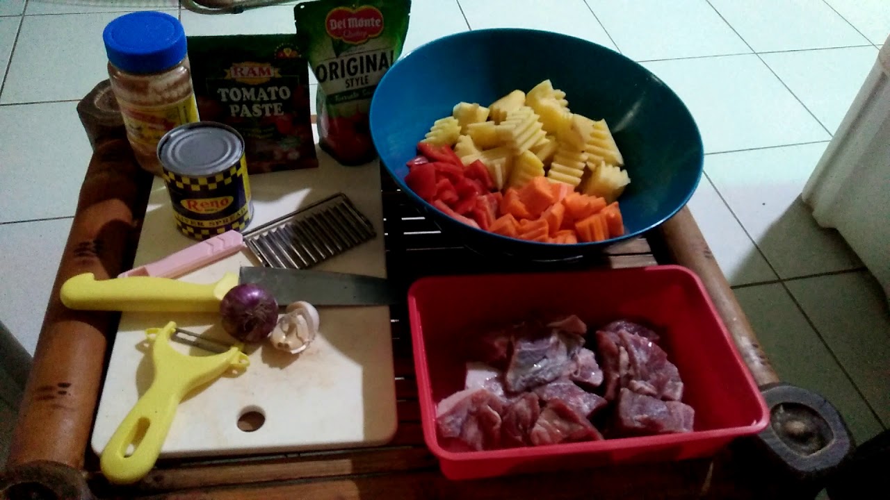 Marc Barredo Cooking Moments of Cheesy Beef Caldereta using Kalan De ...