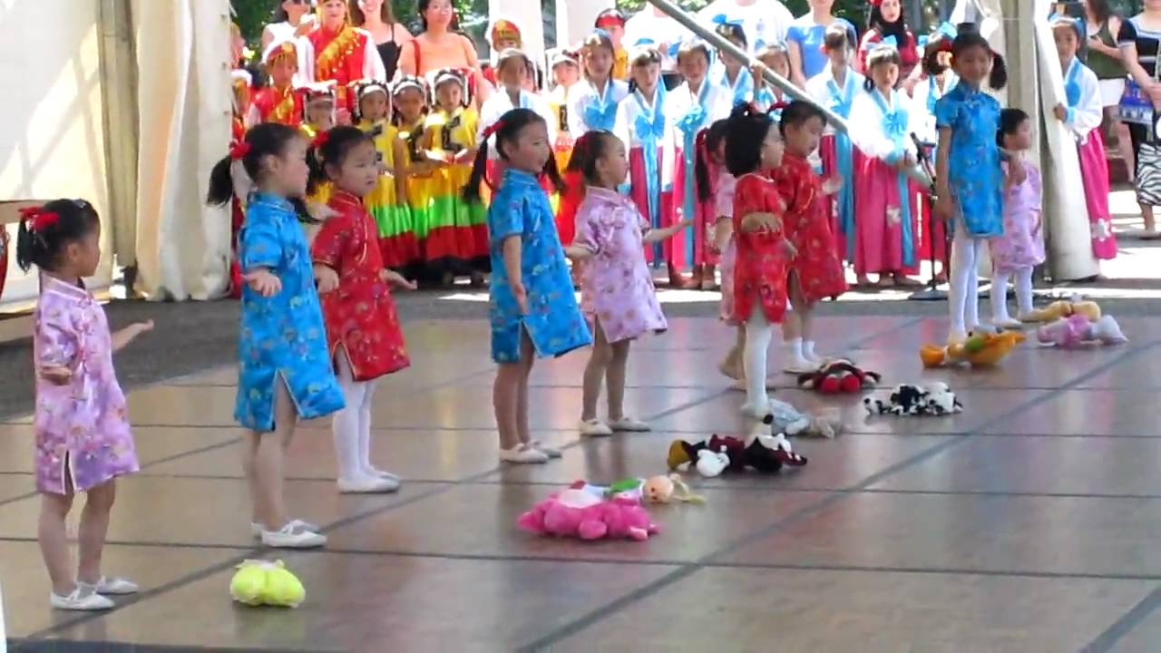 Asian Festival little girls dancing - YouTube