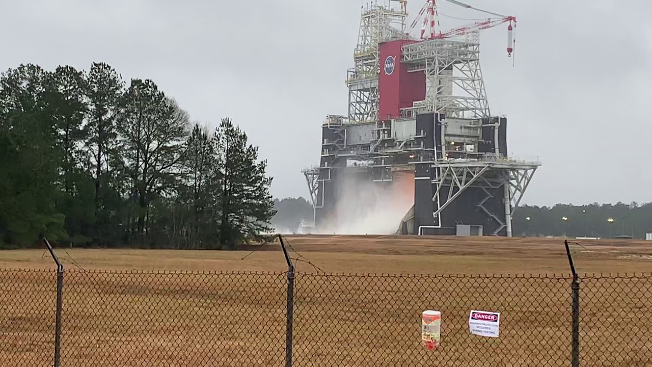 Delta IV rocket RS-68 engine test - YouTube