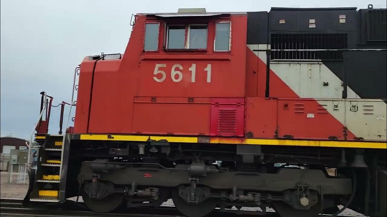 CN 5611 SB "Woodtick" L564 Power Move at Ladysmith on 4-15-23 - YouTube