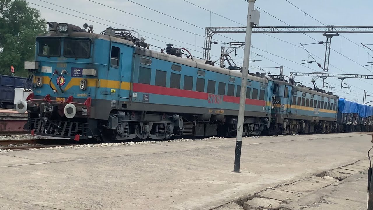 Dual WAG 7 Locomotive Maal Gaadi High Speed Freight Train Indian ...
