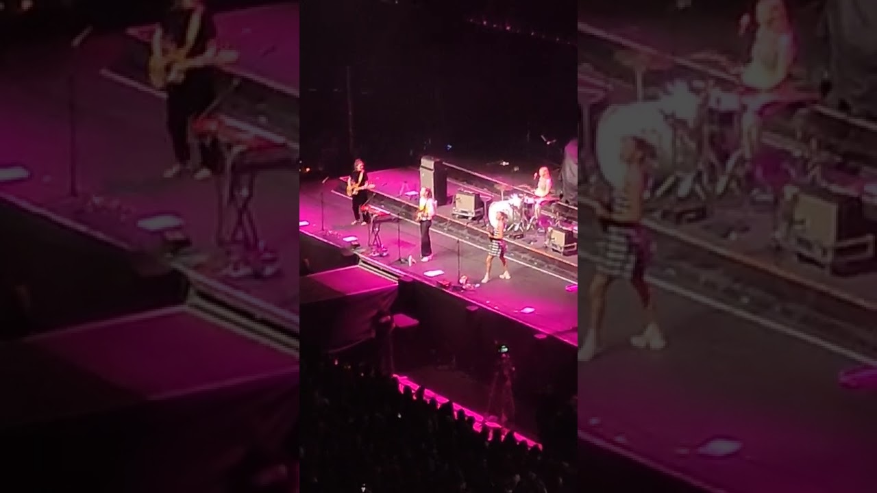 HINDS - Boy - Take my hand tour Kraków 2022 - YouTube